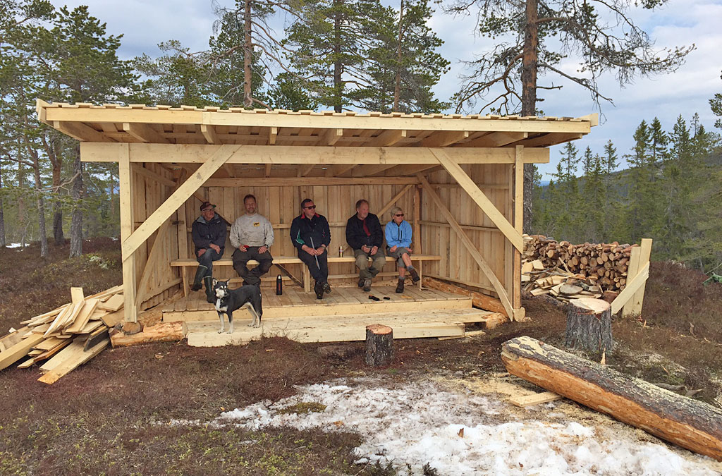 Ny gapahuk på plass ⋆ Vikerfjell.com